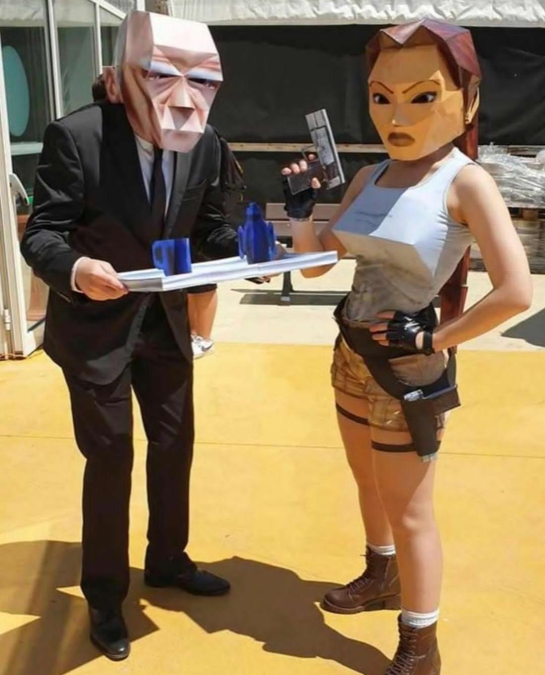 Lara Croft and Butler pixel cosplay from Tomb raider - FPSHUB