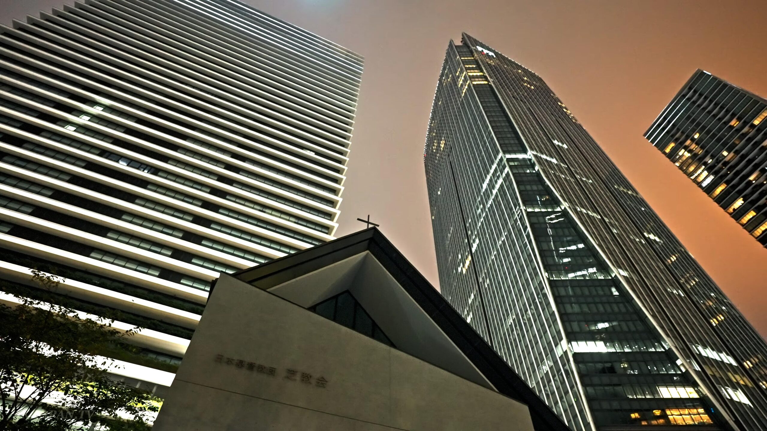 Church and skyscrapers - FPSHUB | FPS GAMES HUB |FPS GAMING HUB