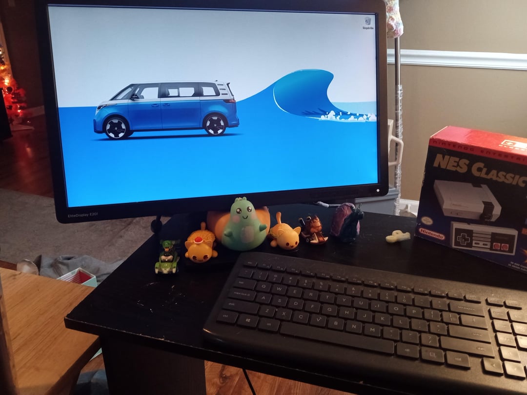 Moving things around gave me serotonin. Not pictured is the fustercluck ...