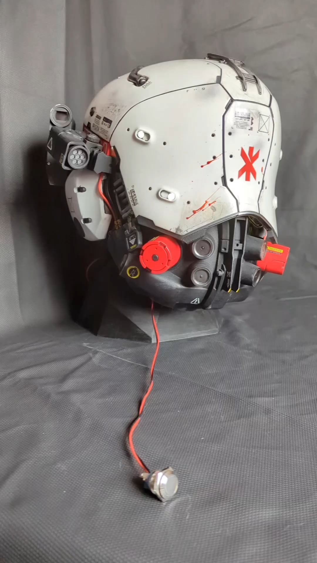 Trauma Team Helmet with animatronic faceplate, I don't have much to ...