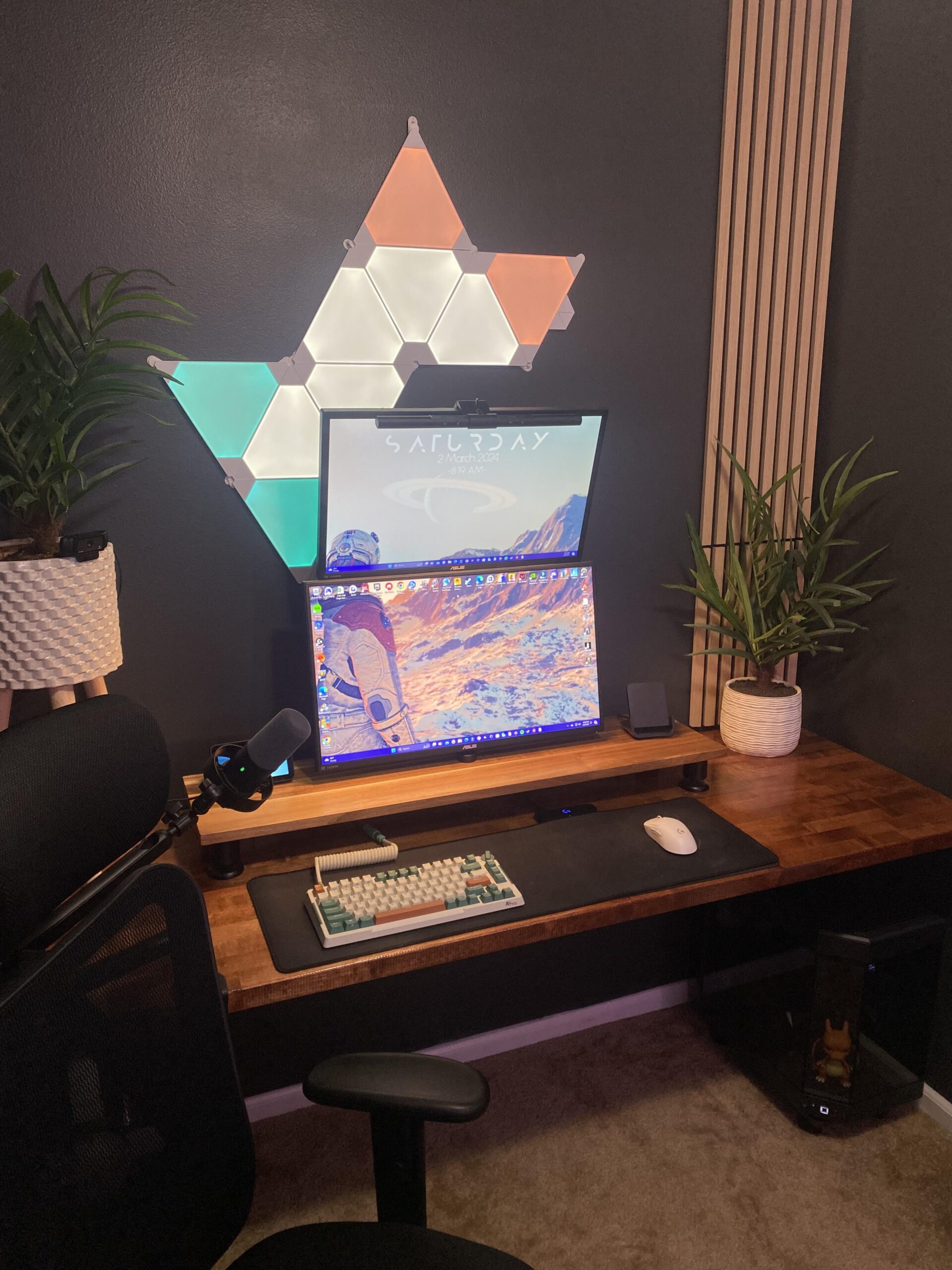 Floating Desk Minimalism - FPSHUB | FPS GAMES HUB |FPS GAMING HUB