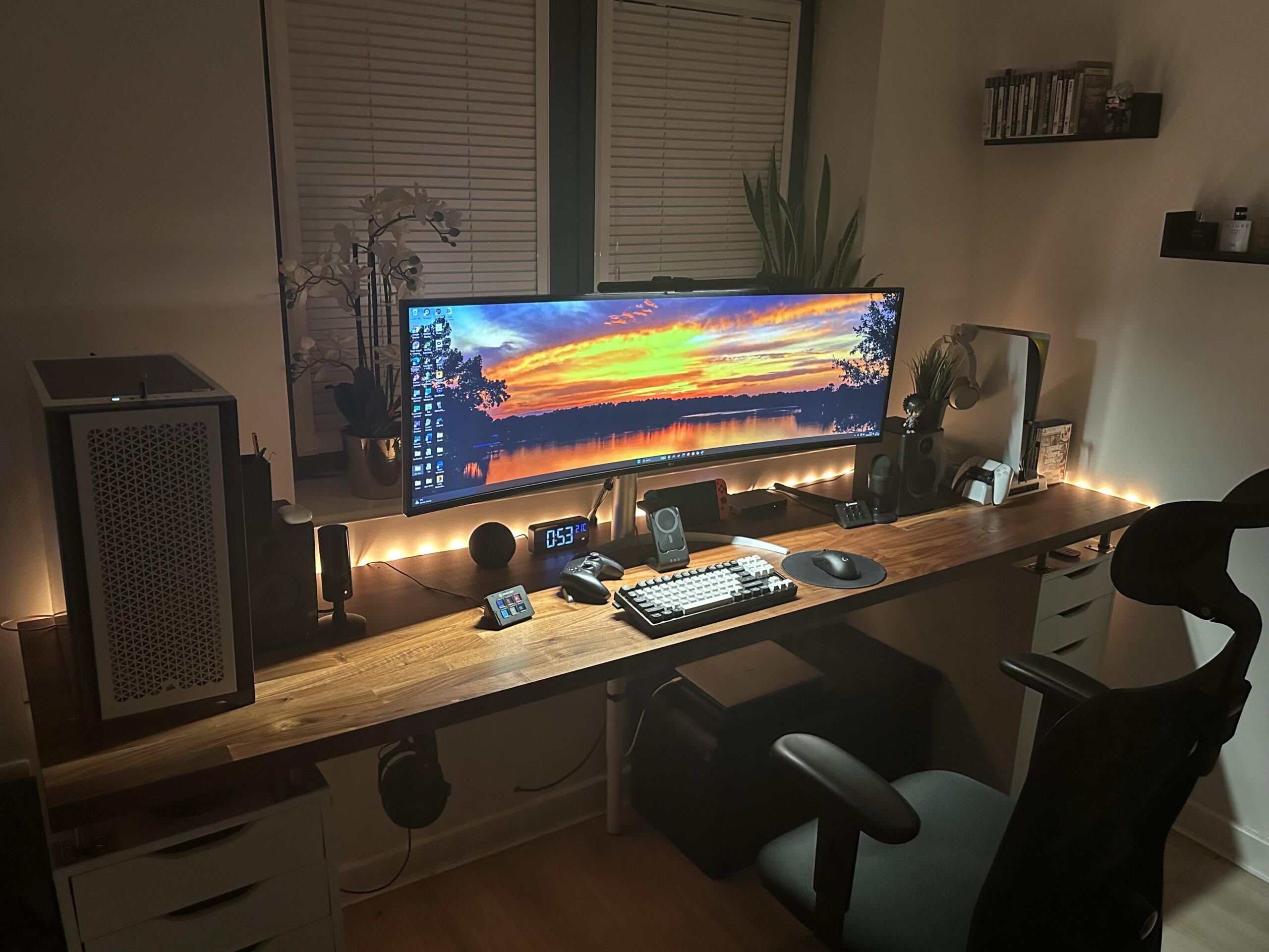 Well fellas, I think that this is my endgame setup. 49 inch ultrawide ...