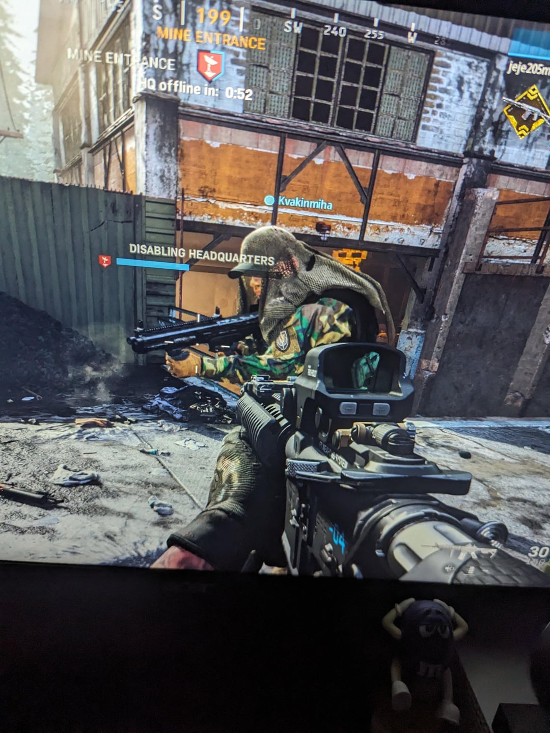 Does anyone know what operator skin this is and how to unlock it ...