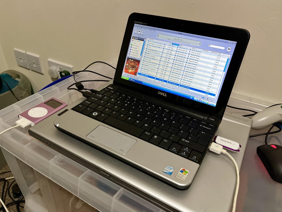 Windows XP Dell Inspiron mini Netbook with iTunes 4 - FPSHUB | FPS ...