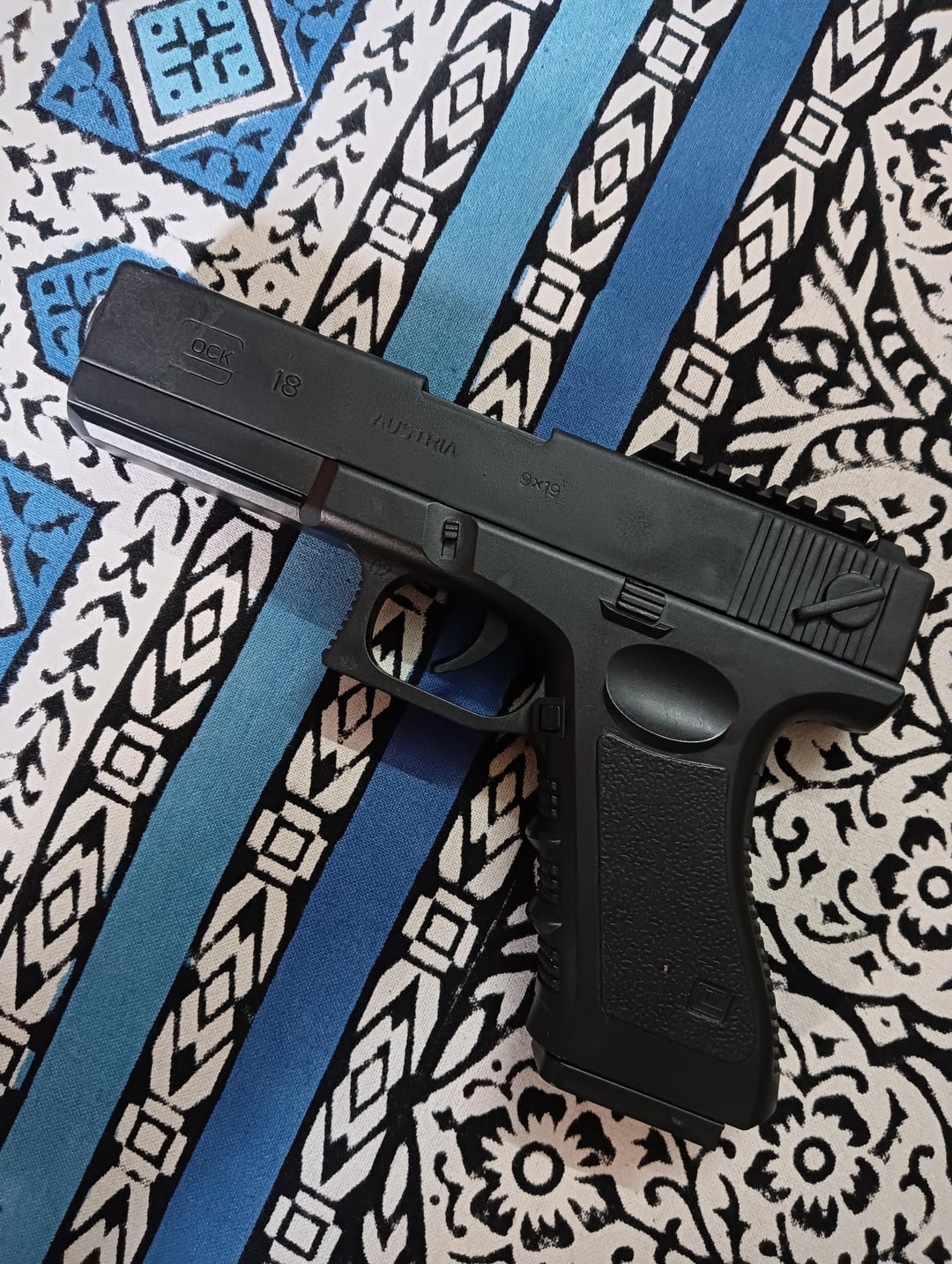 [COD] Can this be a good G18 prop for a Ghost Cosplay? - FPSHUB | FPS ...