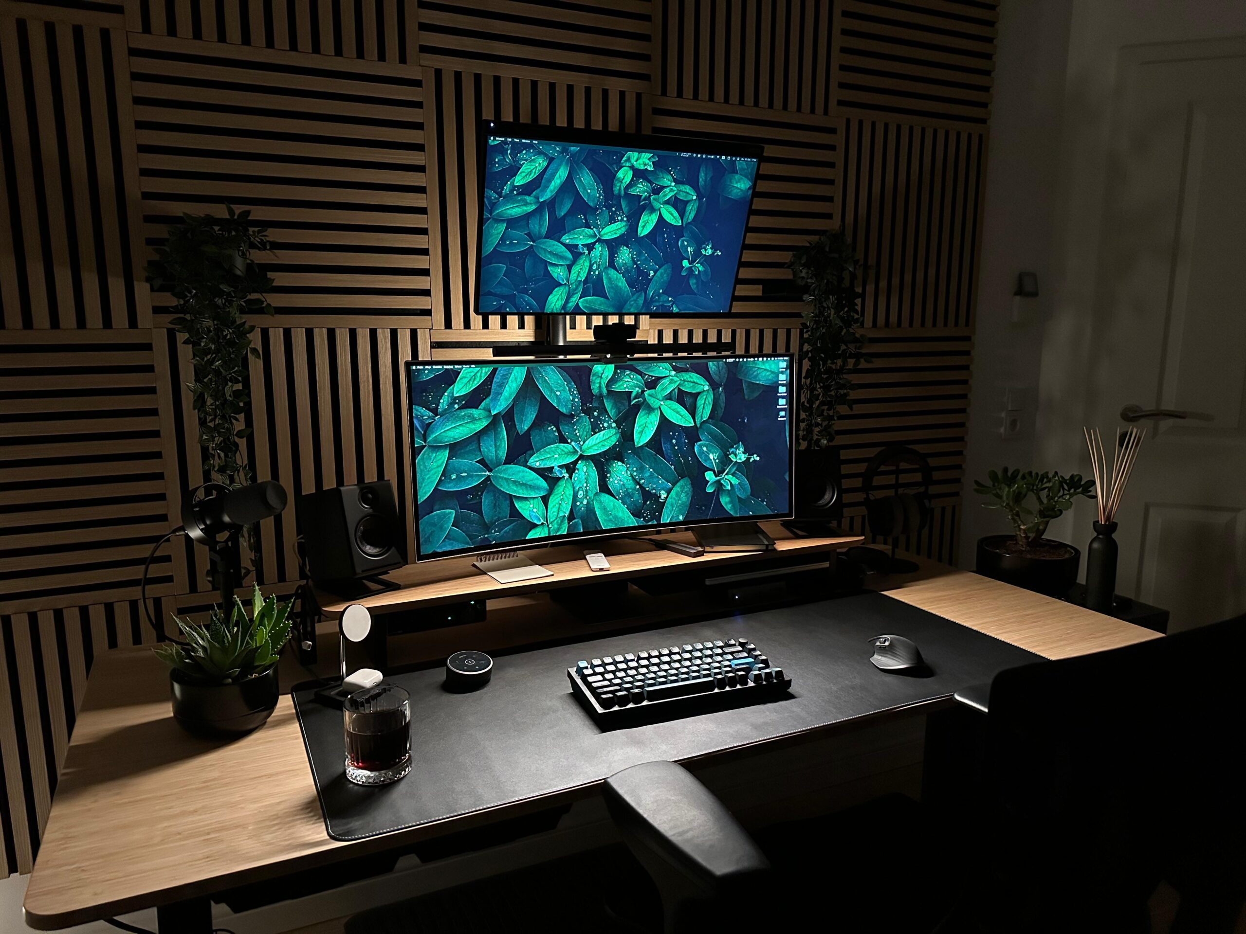 Stacked monitor or not? I don't know if I like the look or not. - FPSHUB