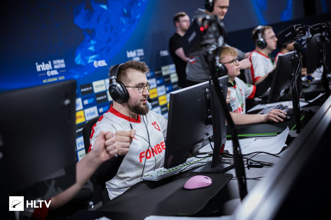 Why do CS pro setups use the standard monitor stand while Valorant pro ...